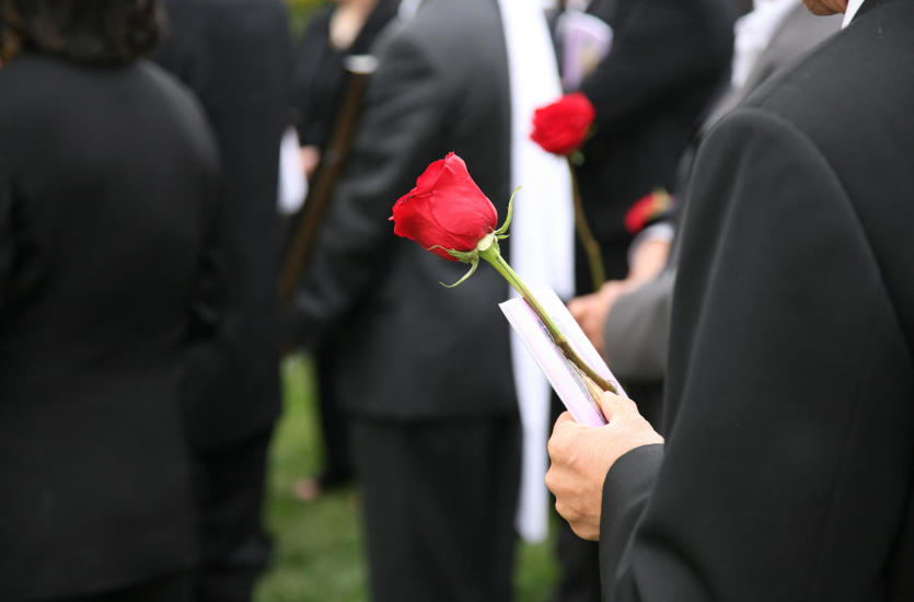 Jak zgodnie z prawem sprowadzić ciało zmarłego z zagranicy?