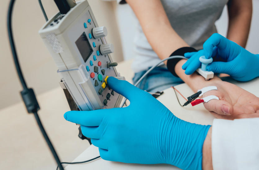 Czym jest elektromiografia i jak przebiega badanie?