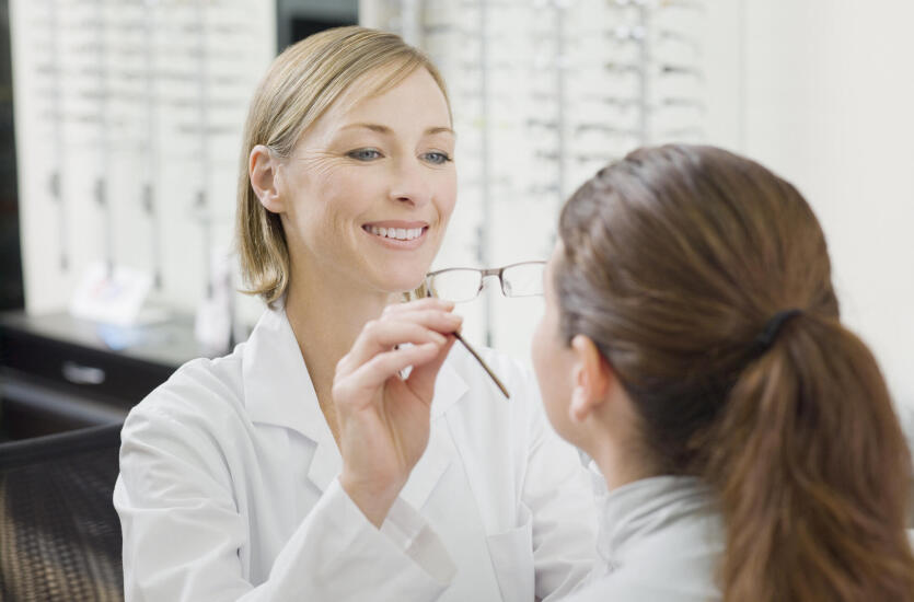 Czym jest prezbiopia, kiedy się pojawia i jak się ją koryguje?