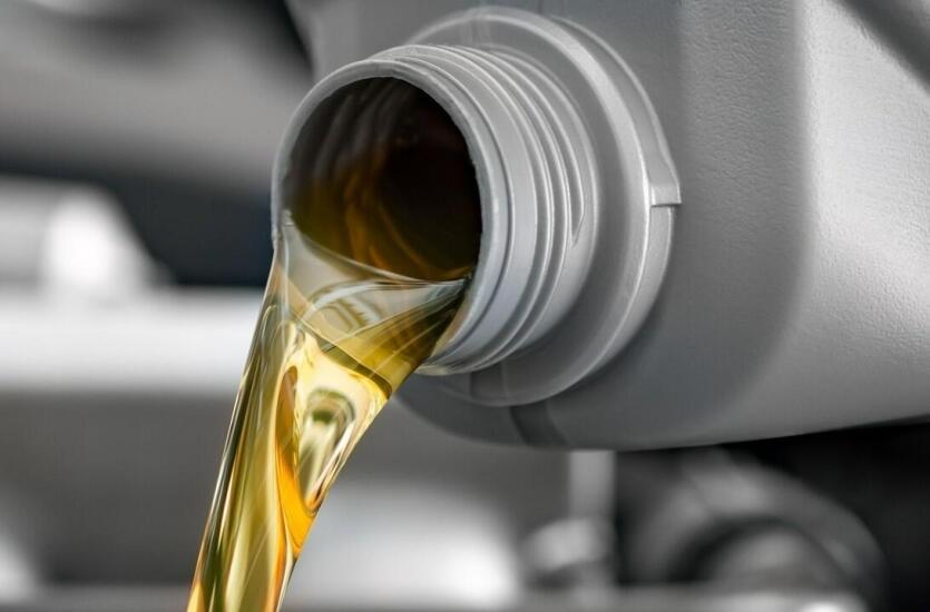 Ed-Oil: Olej silnikowy - kluczowy element dla samochodów