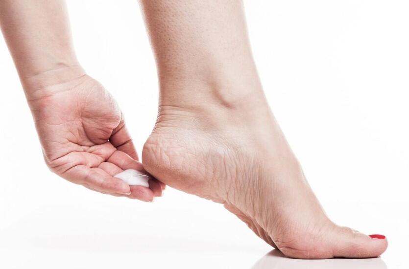 PodoM Med Gabinet Podologiczny: Leczenie pękających pięt